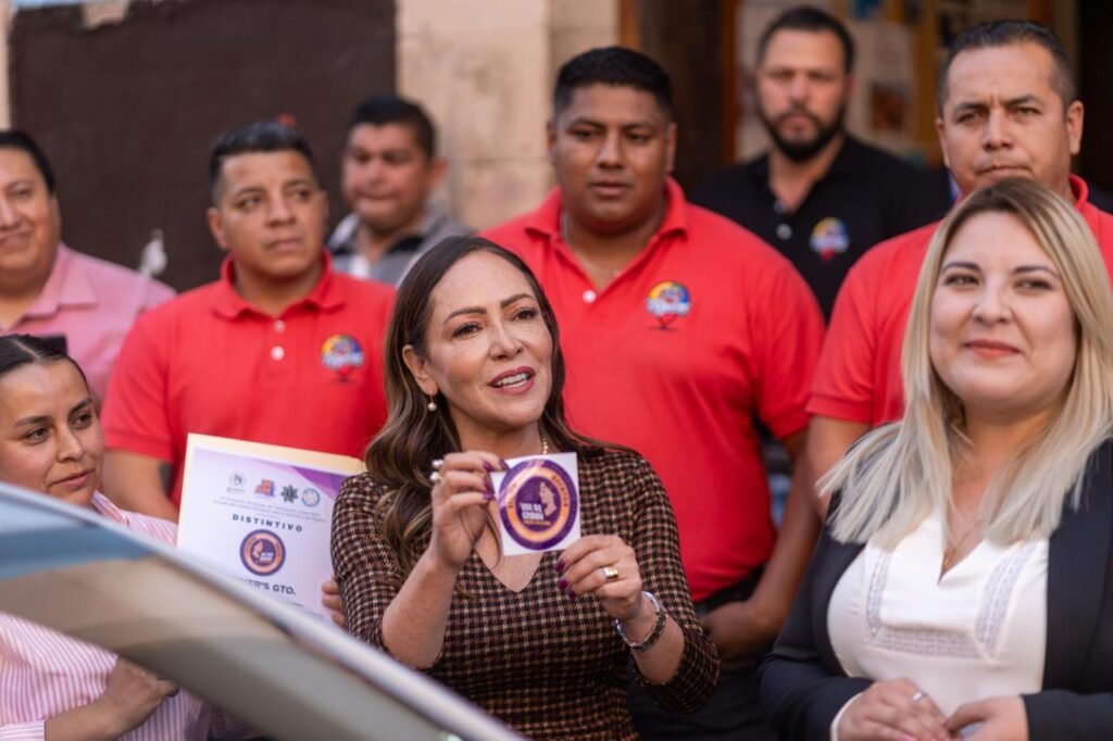 Entrega Samantha Smith el primer Distintivo Violeta a Drivers ...
